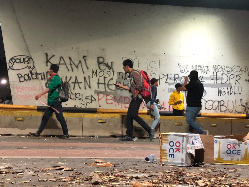 Demonstrasi dan Vandalisme - Media Publica